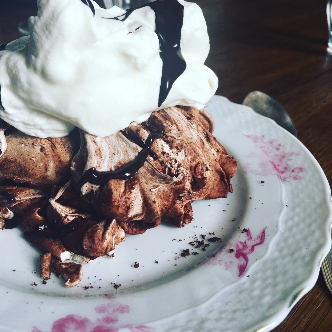 Giant Chocolate Meringues - DeSocio in the Kitchen